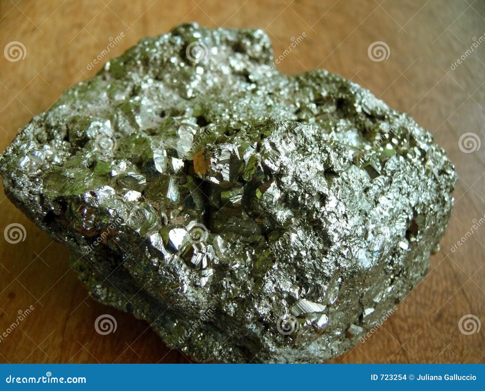 Pirita foto de stock. Imagem de joia, fluorite, gemstone - 723254