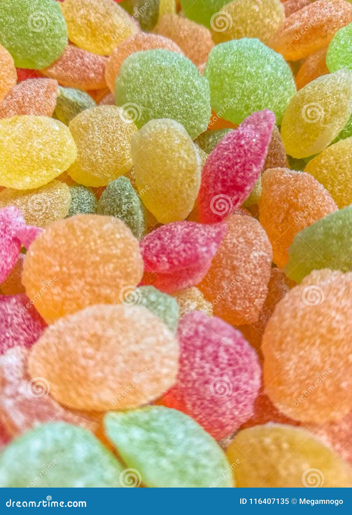 Pirulitos coloridos doce imagem de stock. Imagem de pequeno - 116407135