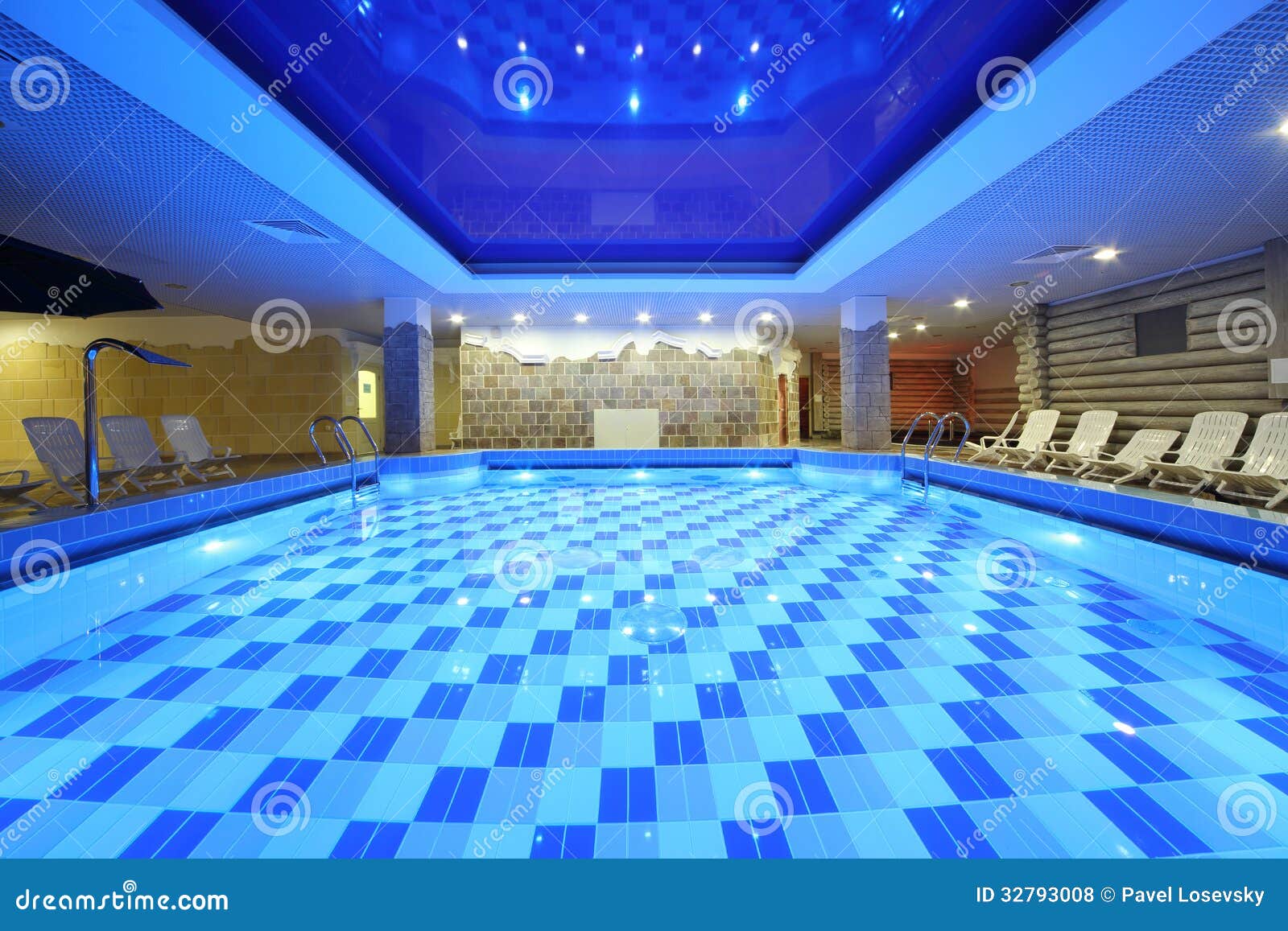 Piscina Cuadrada En El Waterpark Caribia Foto de archivo editorial ...