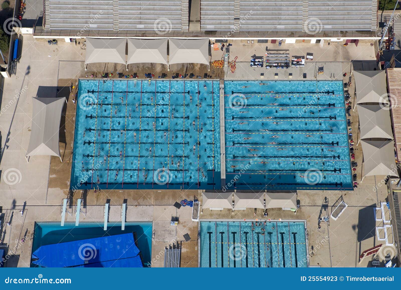 Piscina de la universidad imagen de archivo. Imagen de carriles - 25554923
