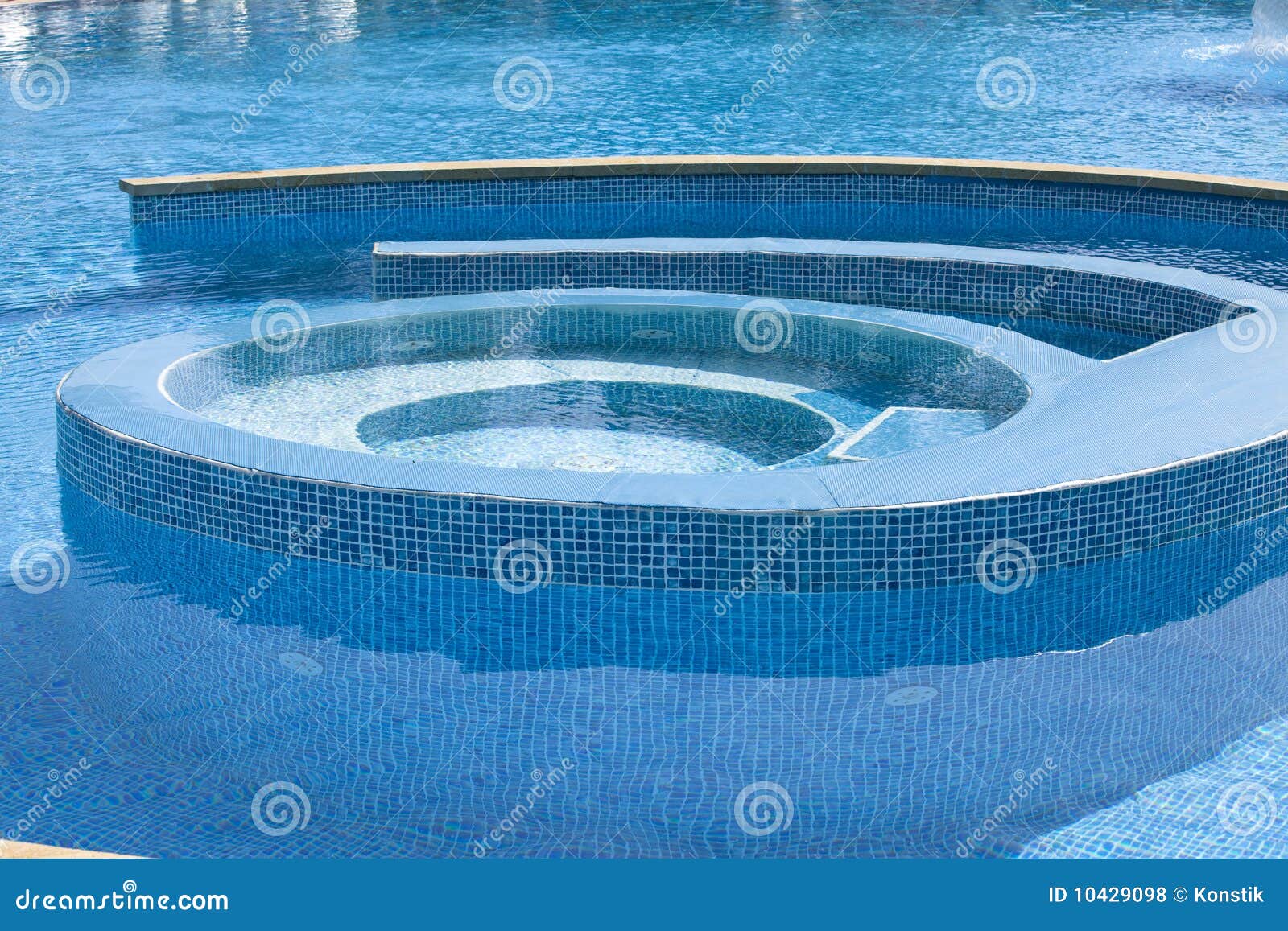 Piscina vacía foto de archivo. Imagen de resto, caliente - 10429098