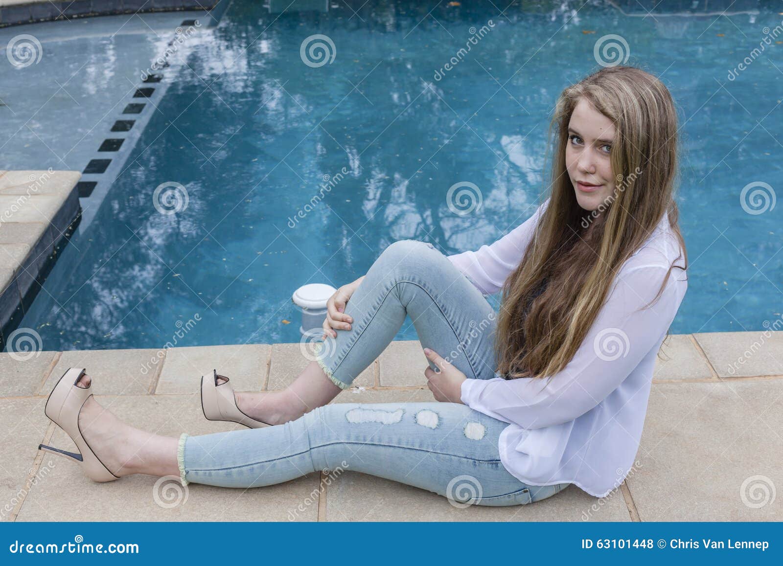 Piscine Dadolescente De Fille Photo Stock Image Du Bleu Fille 63101448