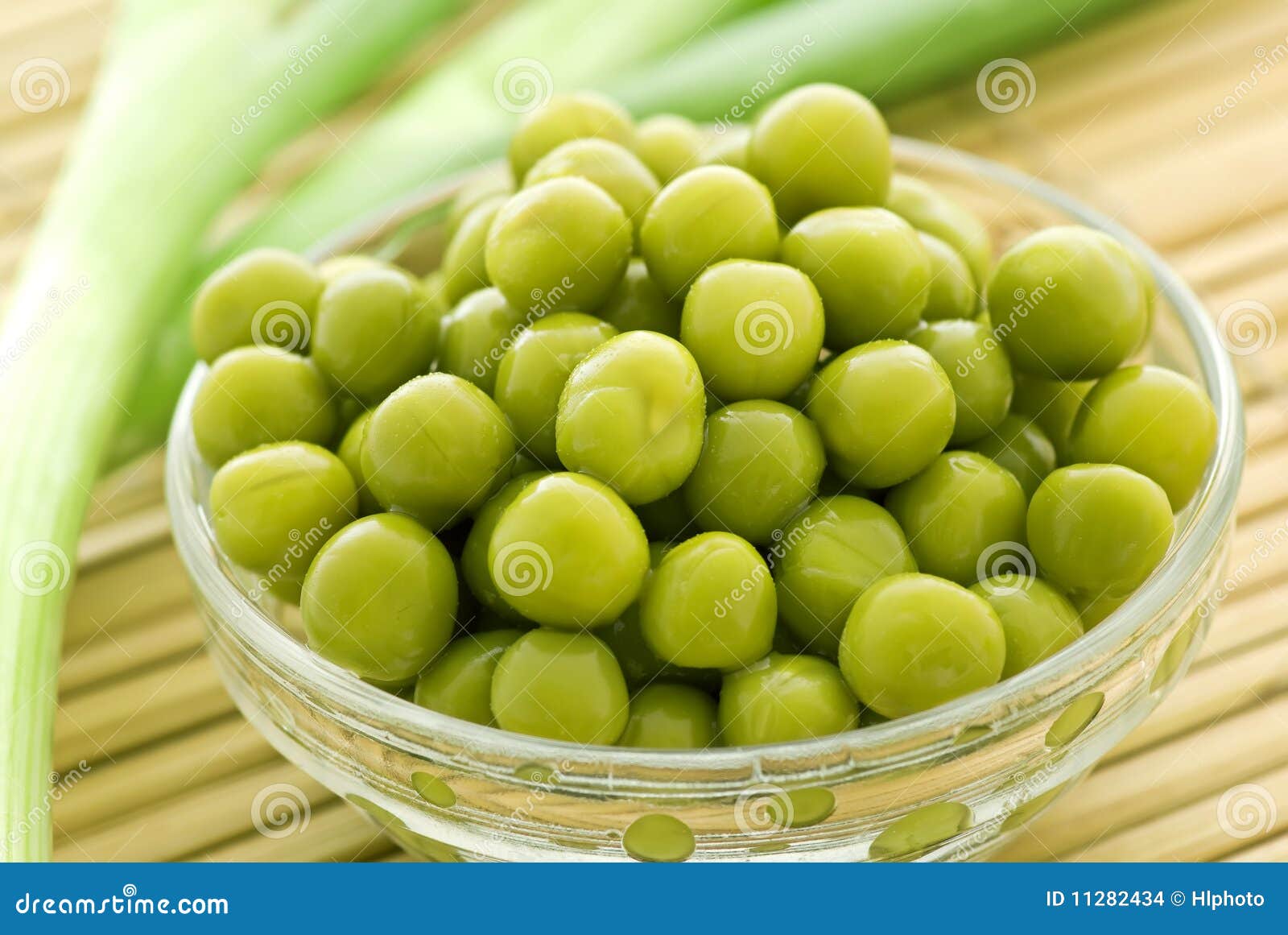 Pisello fotografia stock. Immagine di frutta, vetro, piselli - 11282434