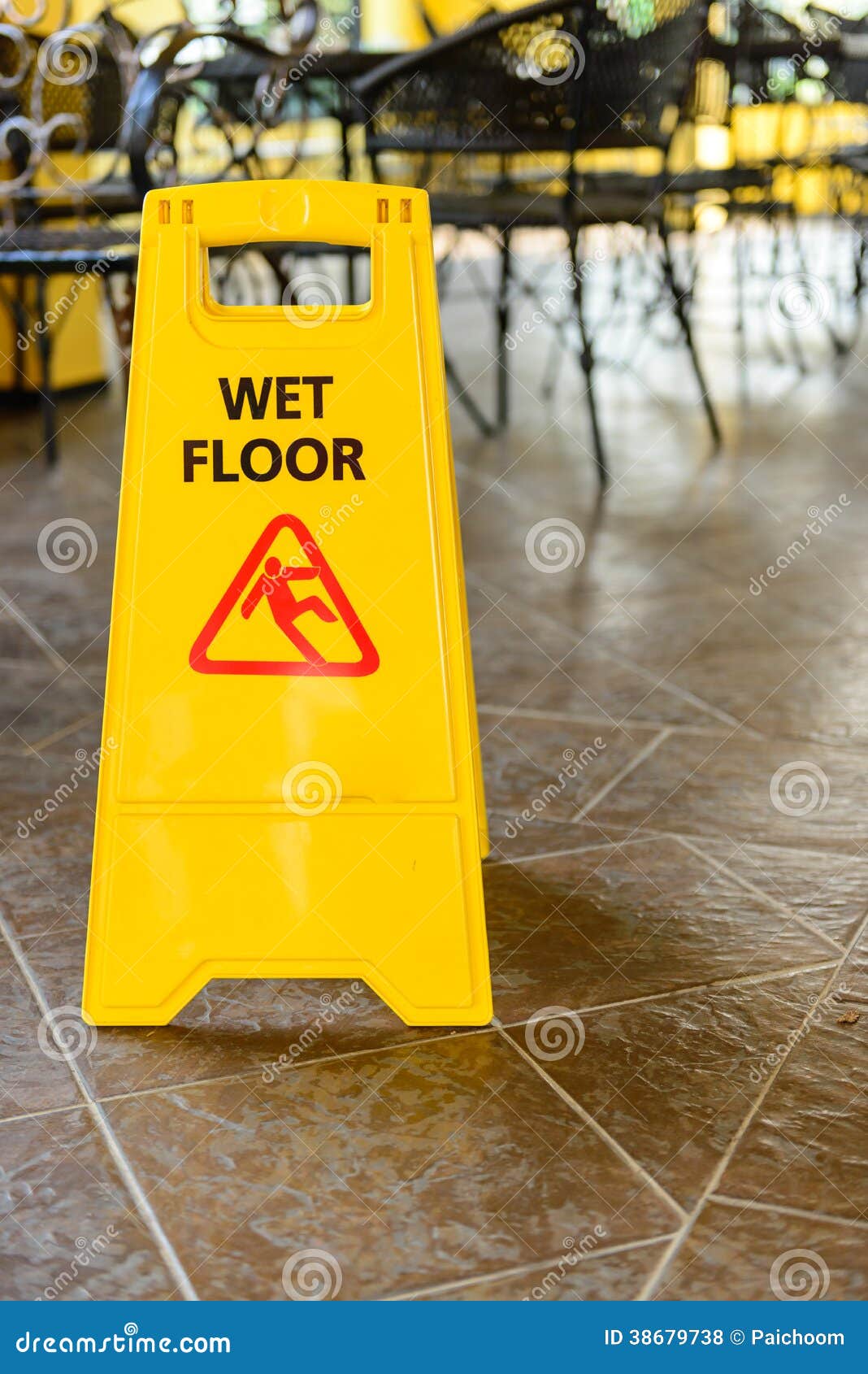 Piso mojado foto de archivo. Imagen de muestra, suelo - 38679738