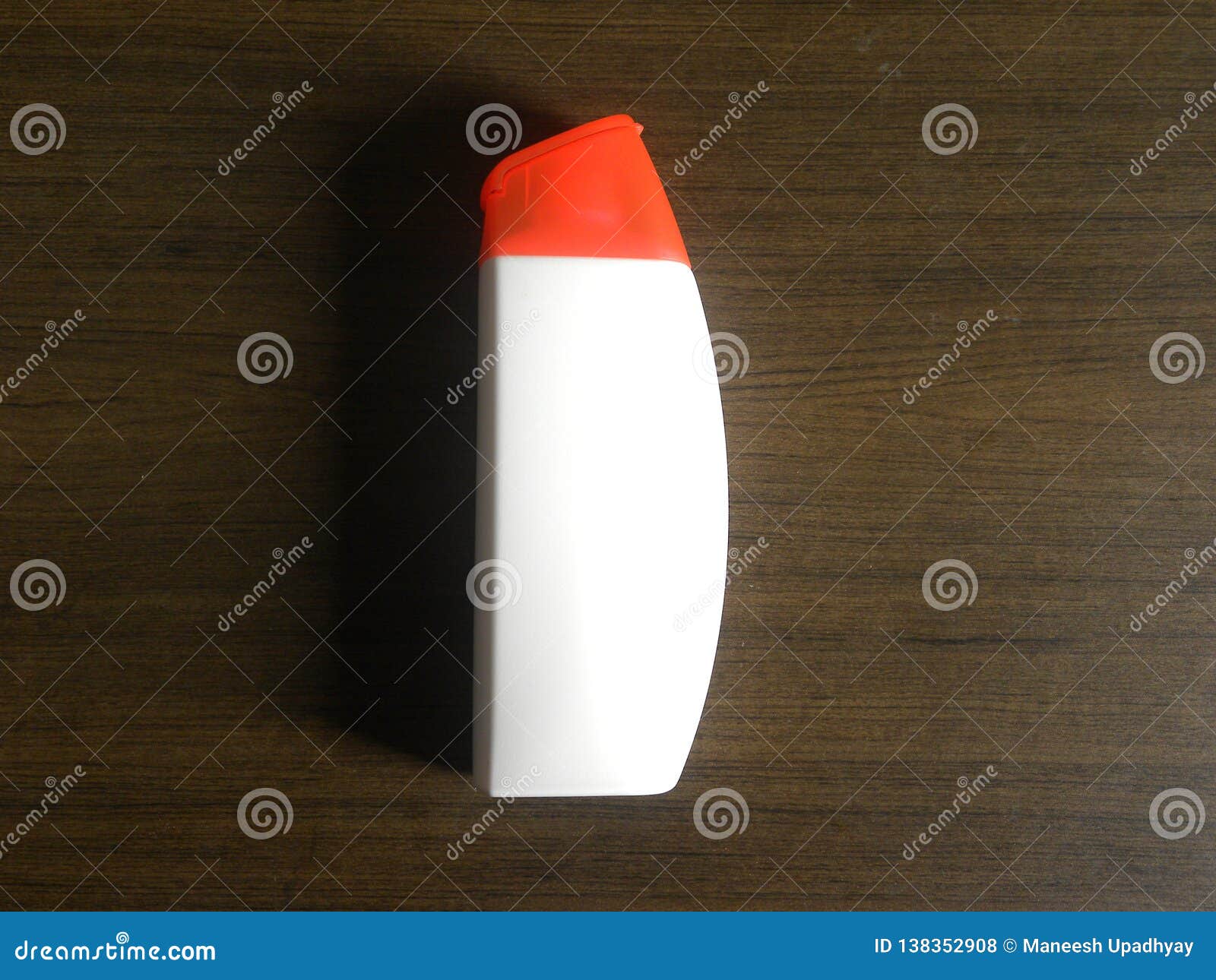 Pissette De Corps De Couleur Blanche Et Rouge Photo stock - Image du ...