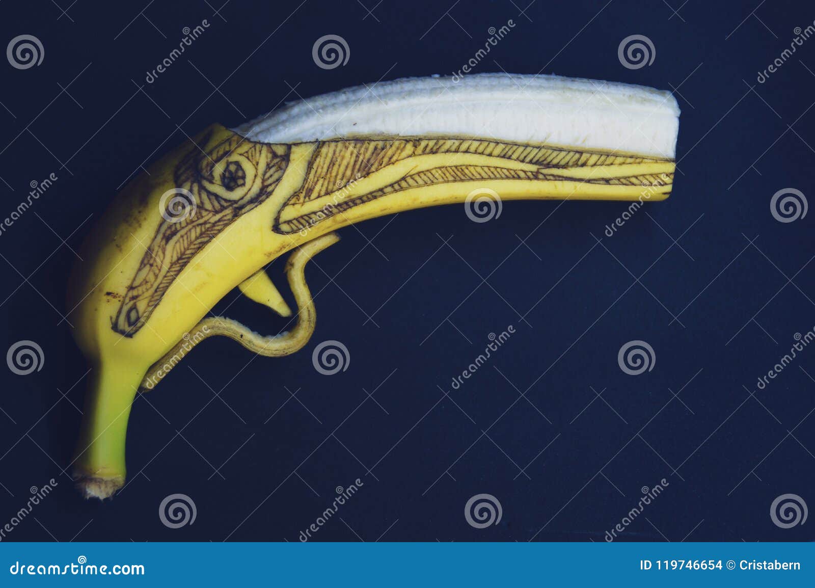 Pistola da banana foto de stock. Imagem de arma, banana - 119746654