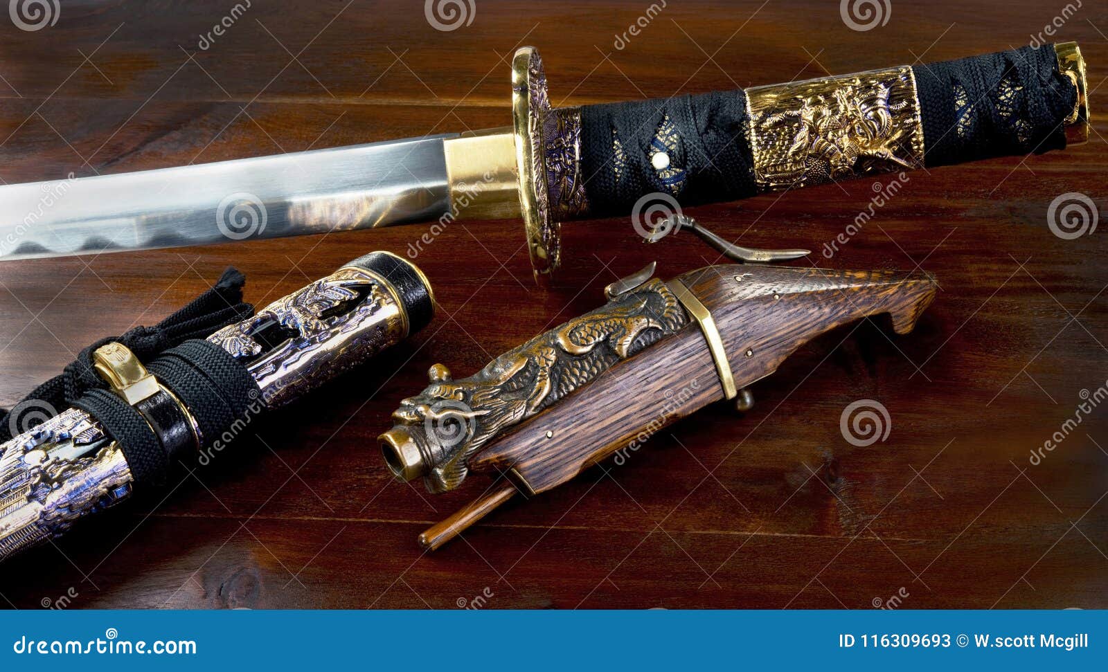 Pistola Del Matchlock E Spada Antiche Del Samurai Immagine Stock ...