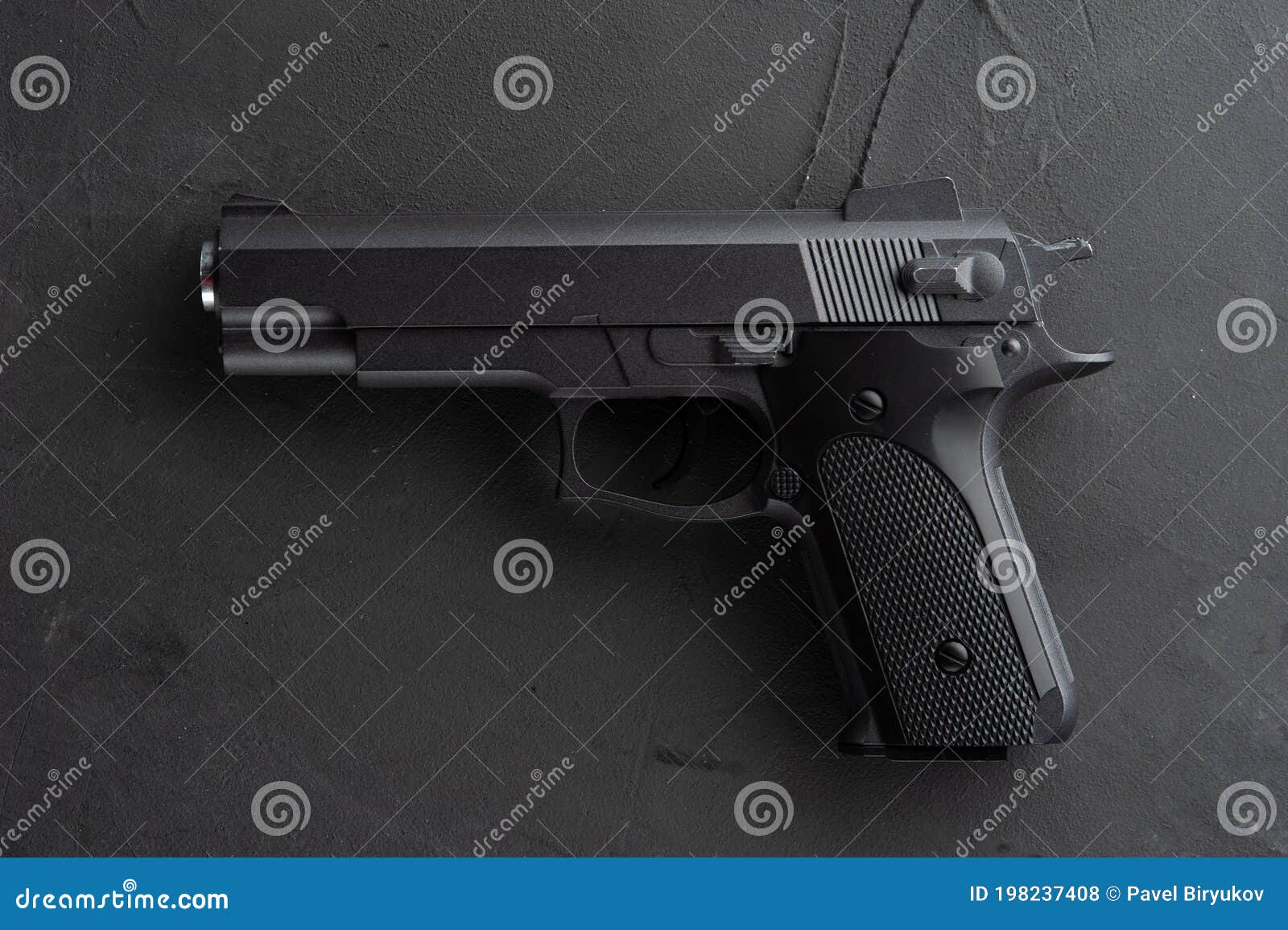Pistola moderna negra foto de archivo. Imagen de cuadrilla - 198237408