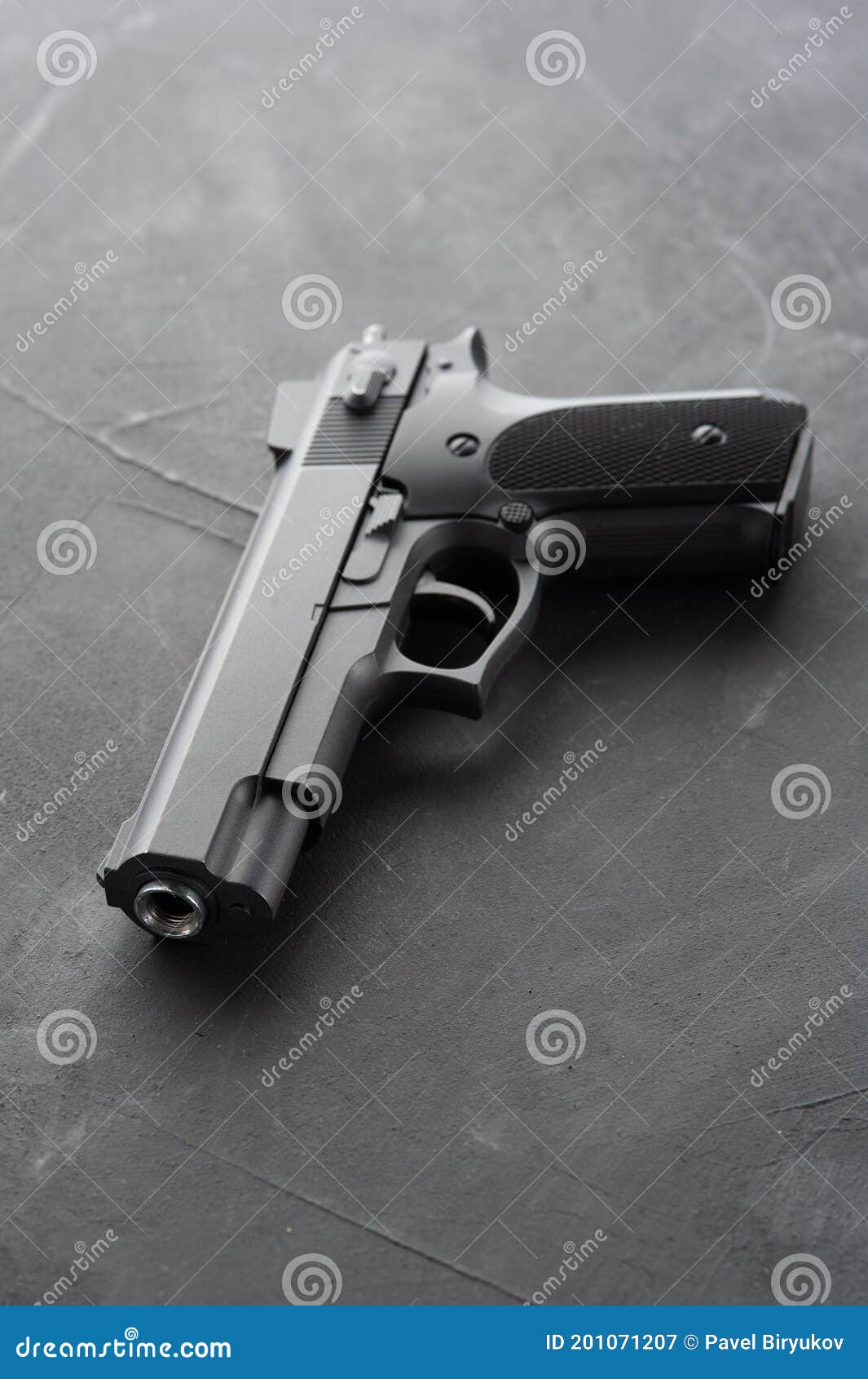 Pistola moderna negra imagen de archivo. Imagen de ejército - 201071207