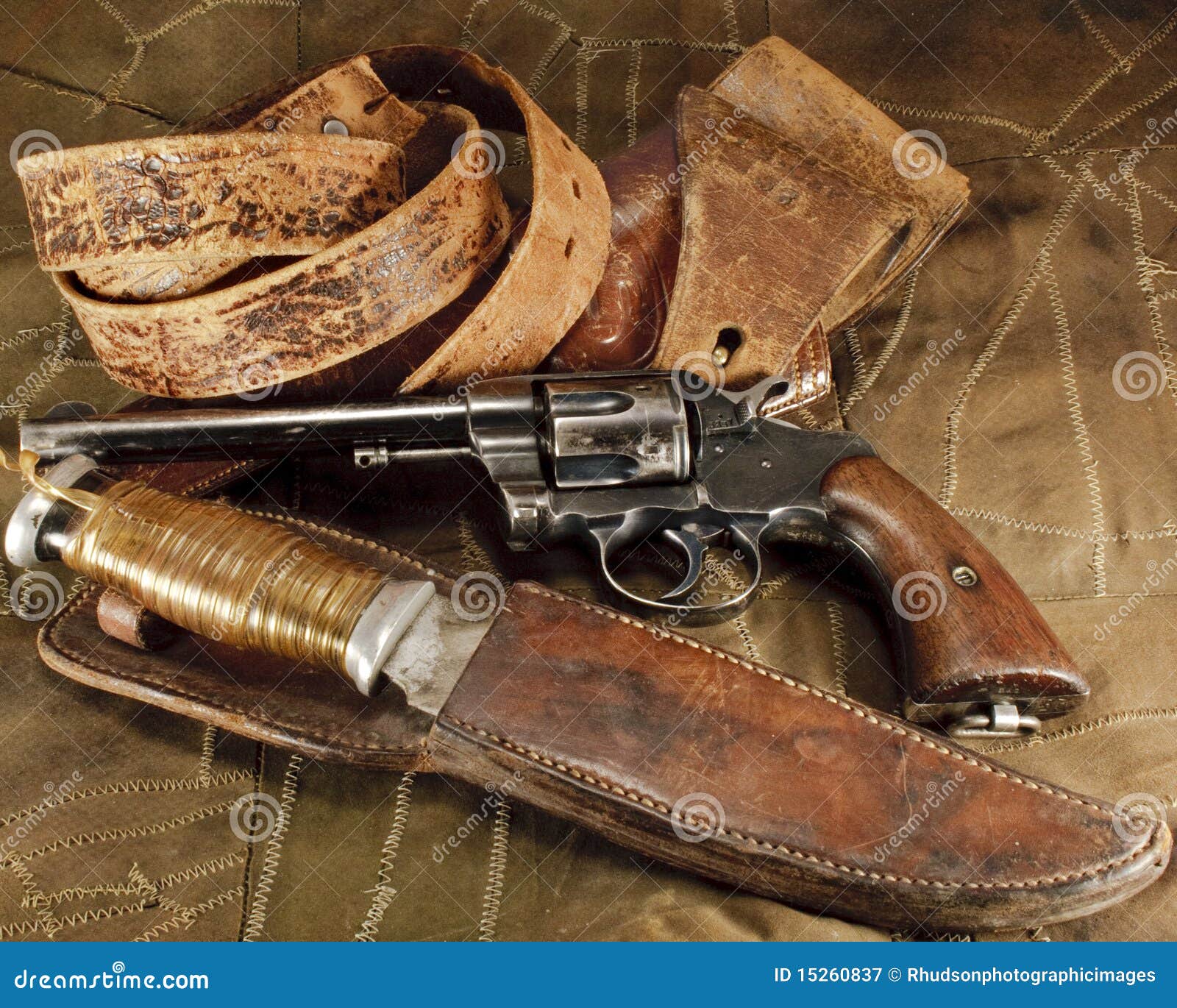 Pistola, Pistolera, Cuchillo De Caza Imagen de archivo - Imagen de arma ...