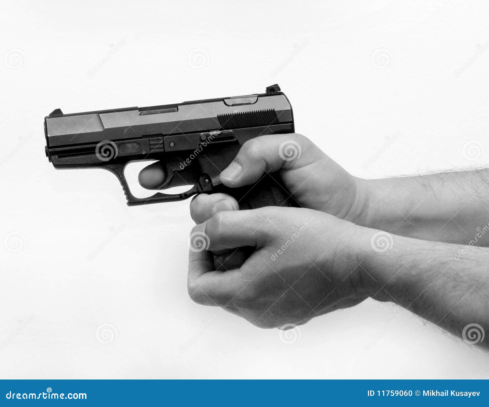 Pistole in der Hand stockfoto. Bild von angriff, revolverheld - 11759060