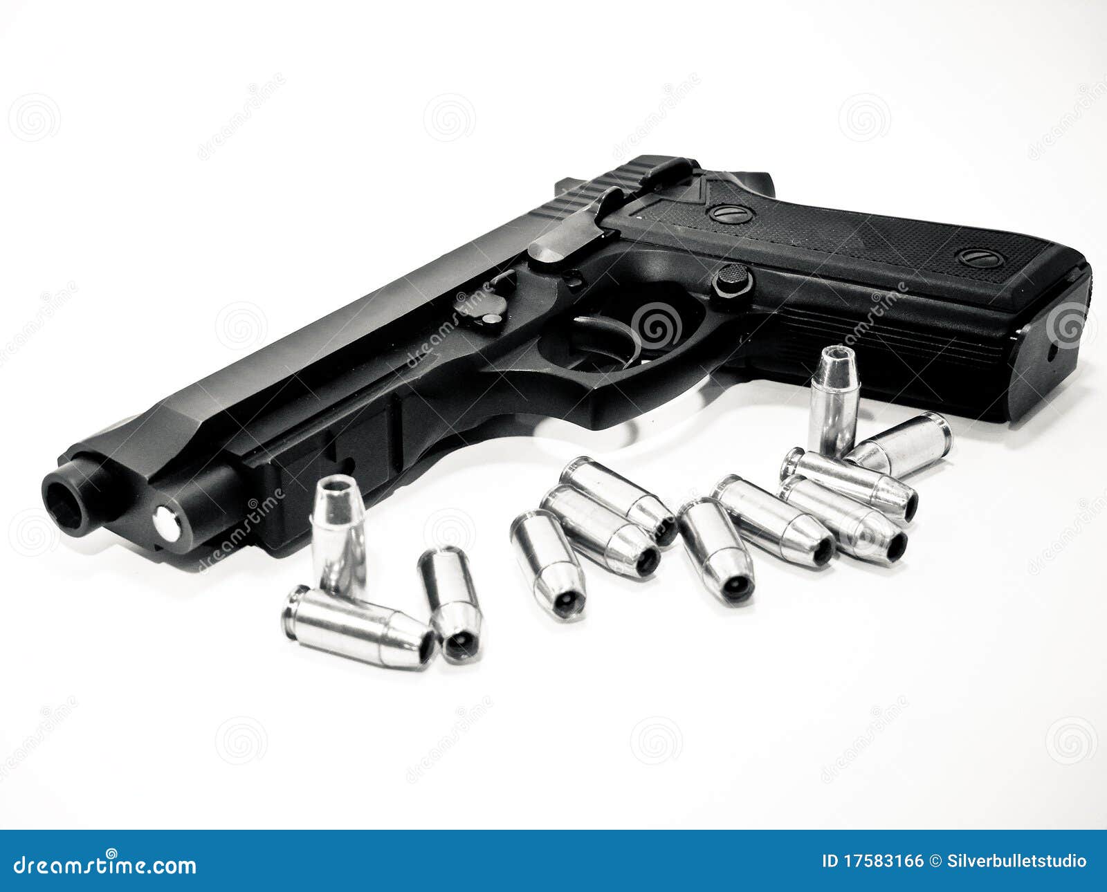 Pistool en kogels stock foto. Image of misdaad, pistool - 17583166