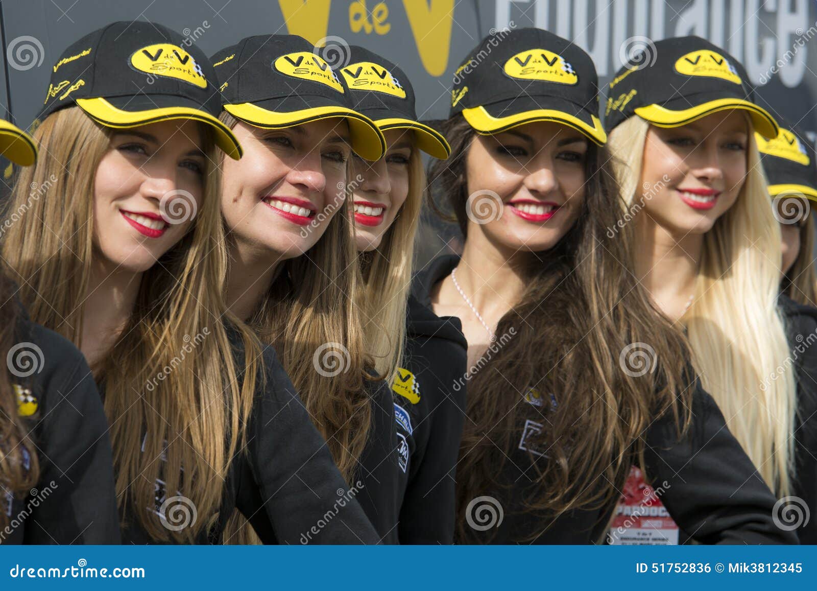 Pit Lane Girls photo éditorial. Image du piqûre, victoire - 51752836
