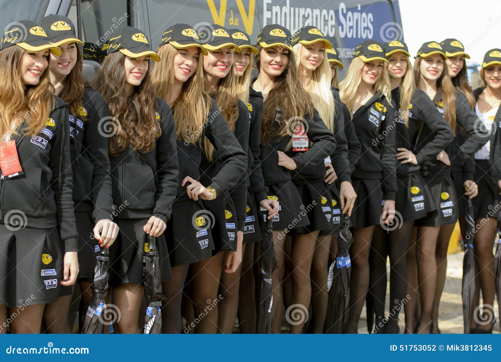 Pit Lane Girls redactionele fotografie. Image of meisje - 51753052