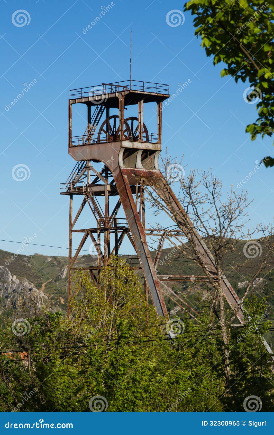 Pit mine headframe stock image. Image of rust, europe - 32300965
