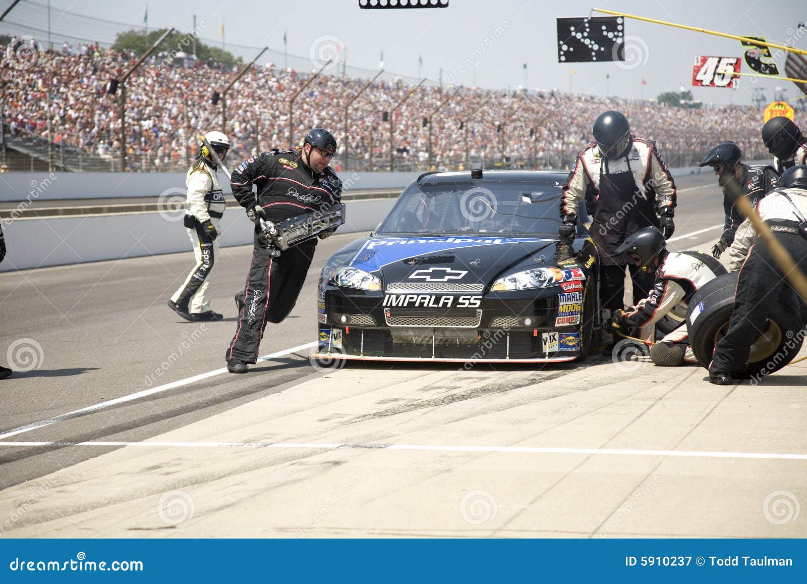 Pit Stop editorial photography. Image of teamwork, brickyard - 5910237