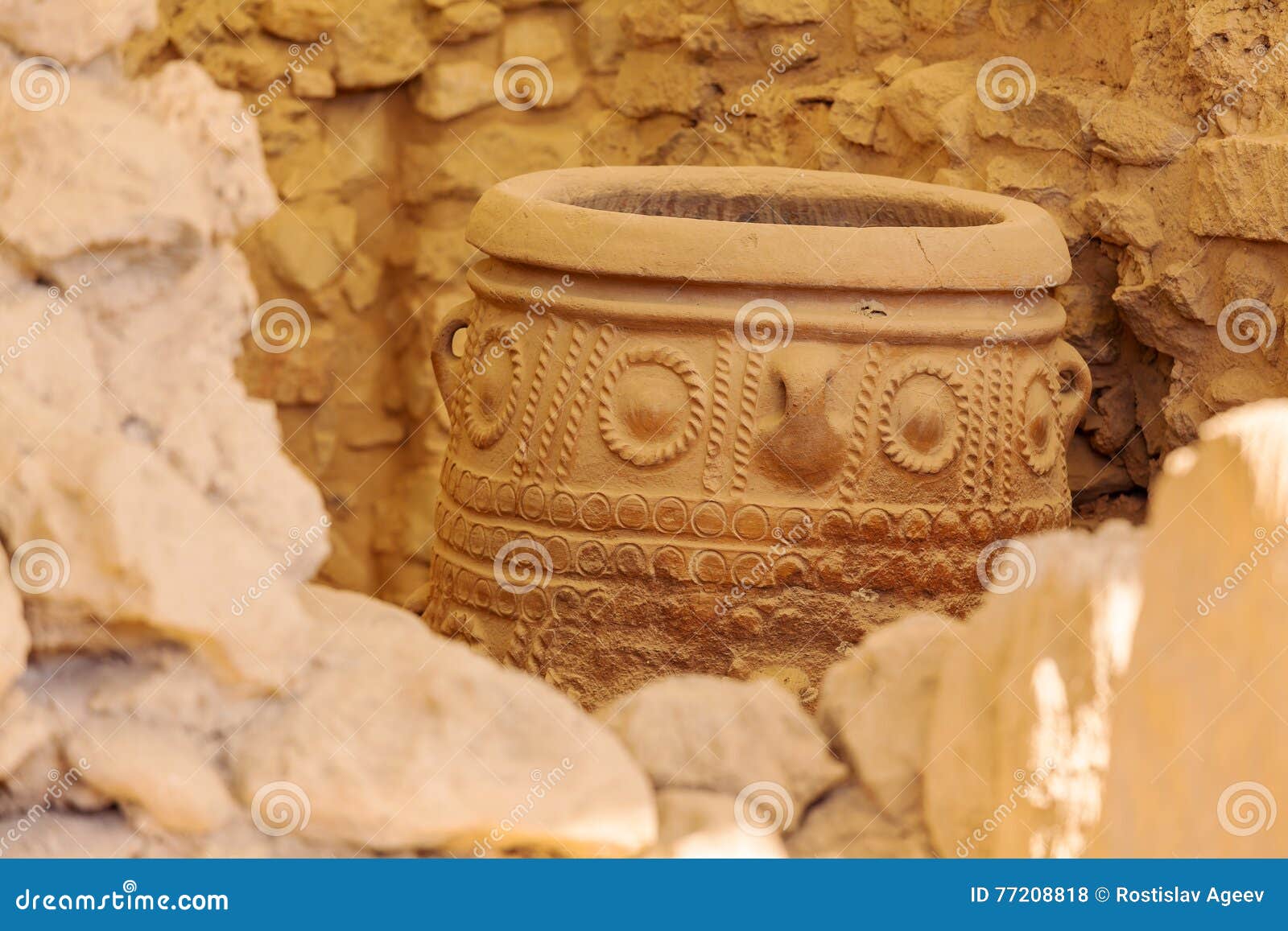 Pithoi, or Storage Jars, at Knossos Palace, Crete Stock Photo - Image ...