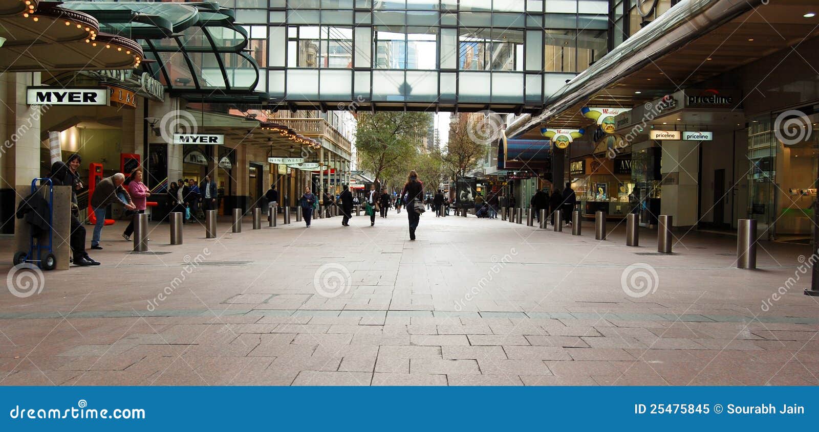 Pitt Street Mall editorial image. Image of priceline - 25475845
