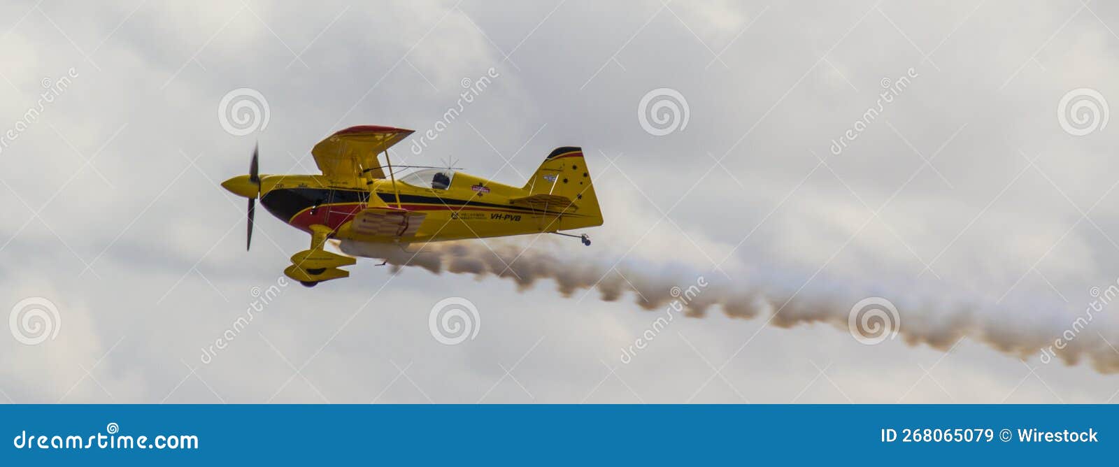 Pitts Special Stunt Plane Completing a Low Pass at the 2017 Avalon ...