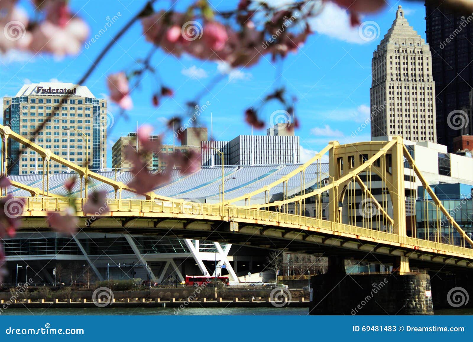 Pittsburgh Bridge editorial stock photo. Image of sunny - 69481483