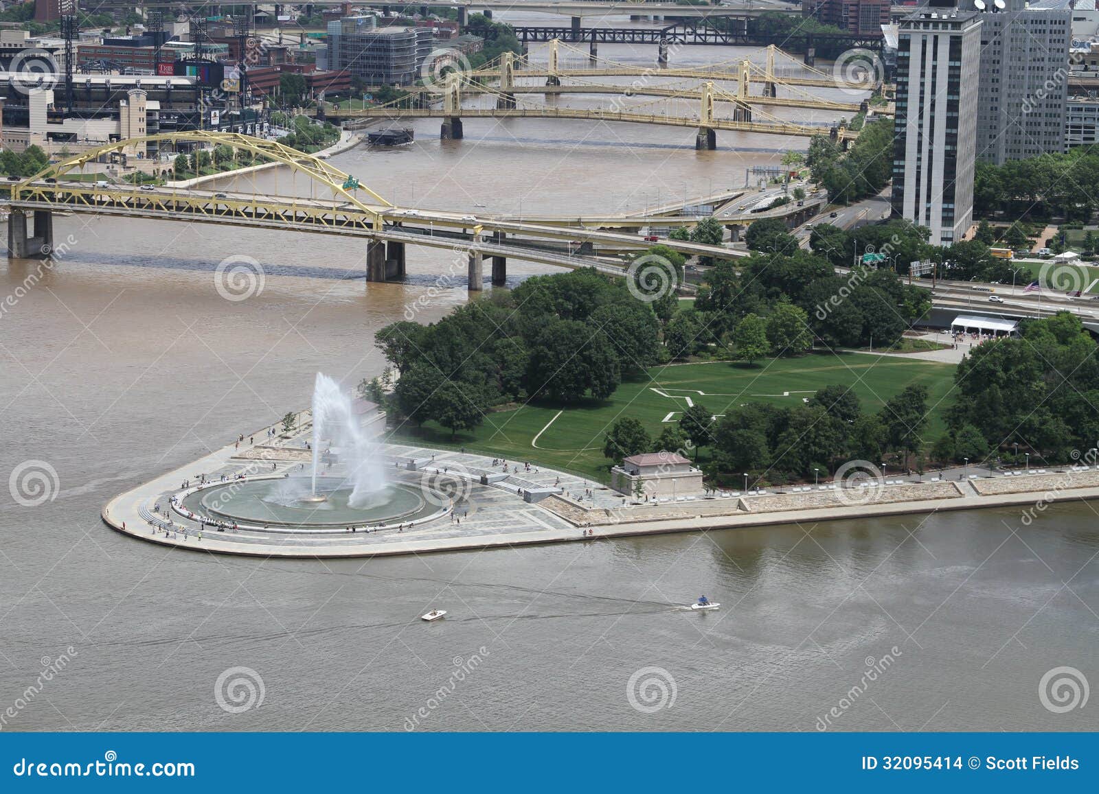 Pittsburgh Golden Triangle stock photo. Image of pitt - 32095414