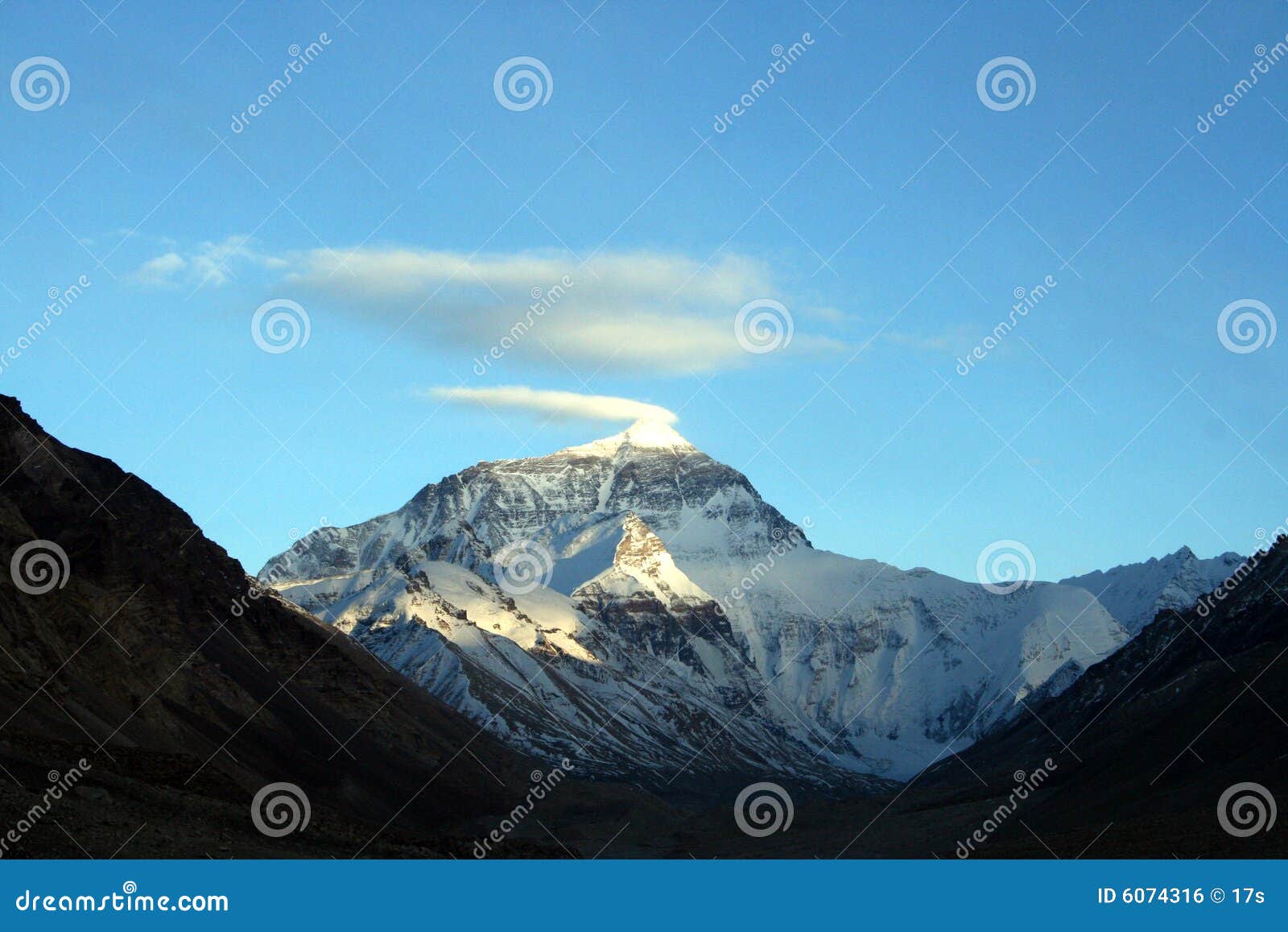 Piuma Della Nube Della Neve a Mt.everest Fotografia Stock - Immagine di ...