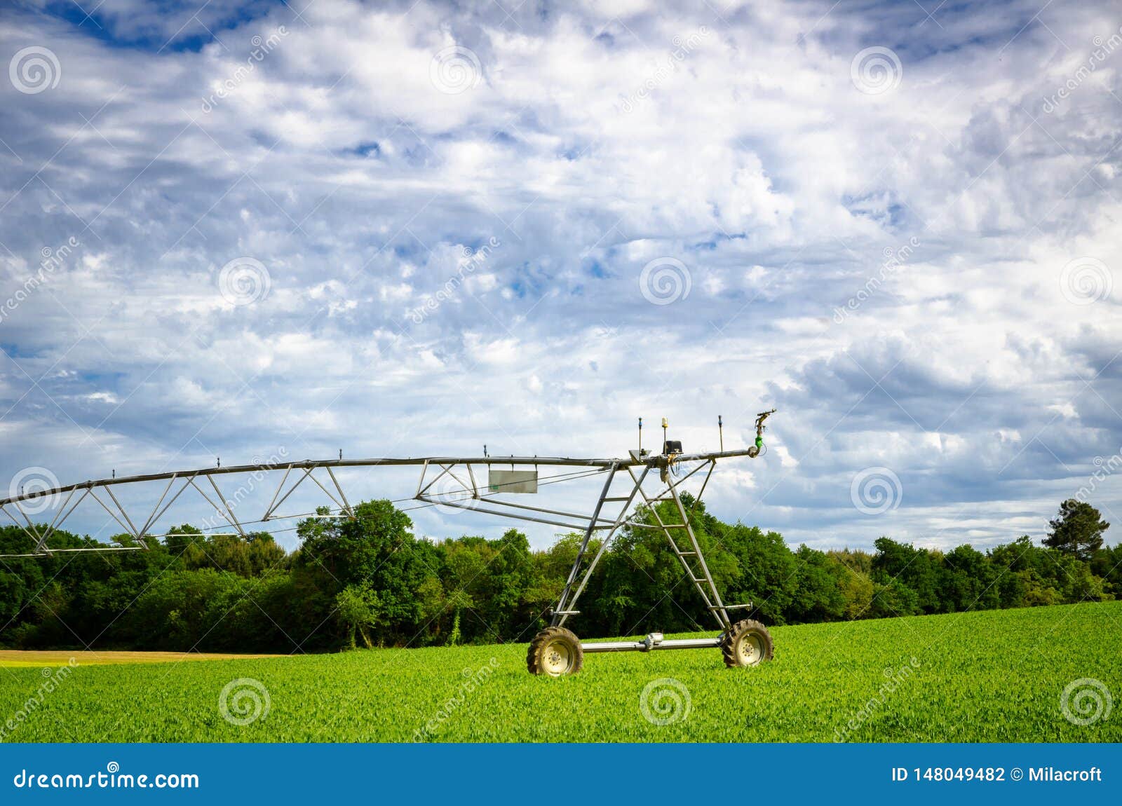 Pivot Sprinkler Irrigation System Stock Photo - Image of nature, land ...