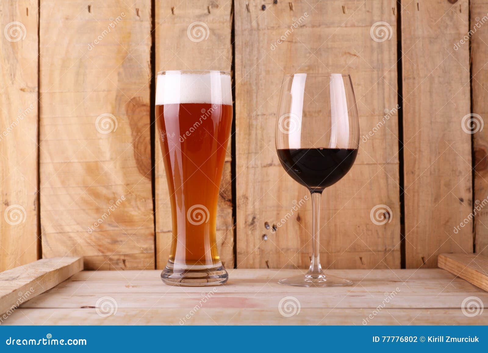 Piwo versus wino zdjęcie stock. Obraz złożonej z piwo - 77776802