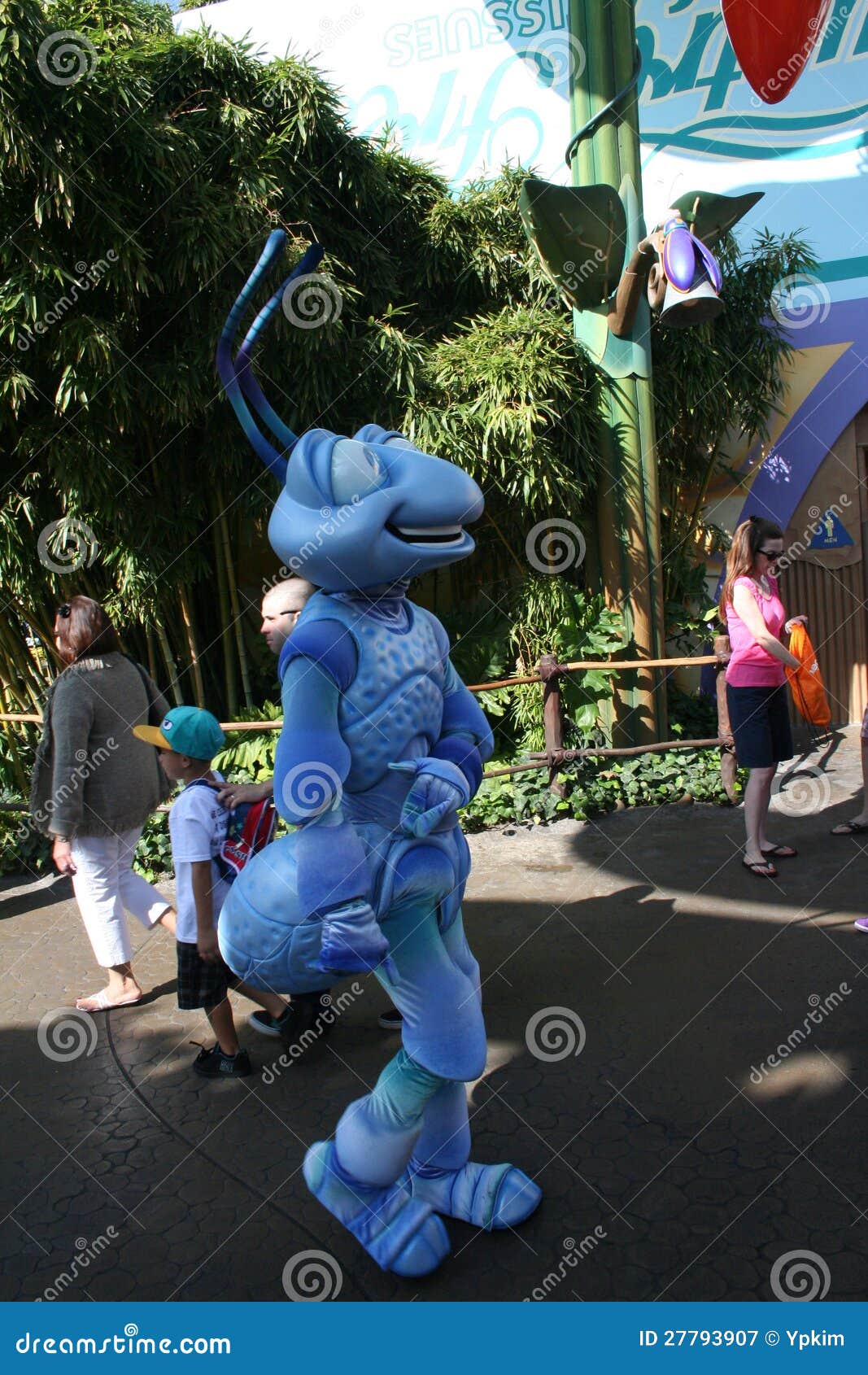 Pixar Ants editorial photography. Image of disneyland - 27793907