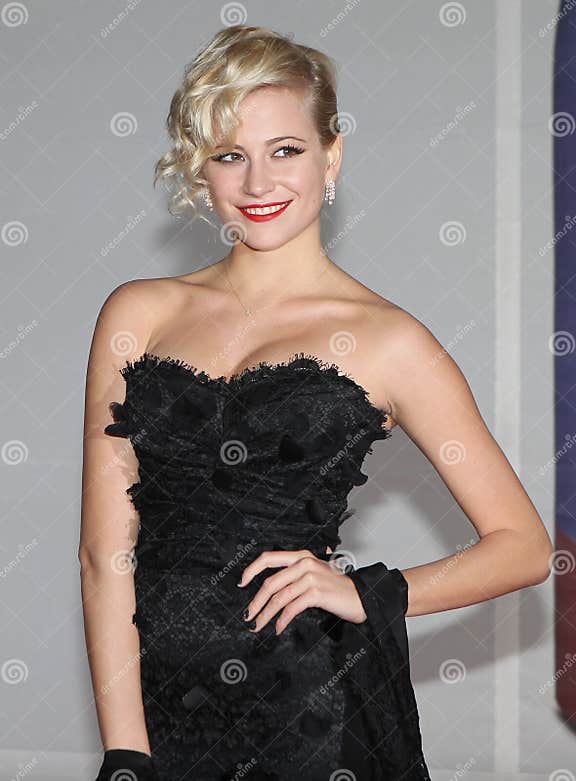 Pixie Lott editorial photography. Image of london, featureflash - 23574002