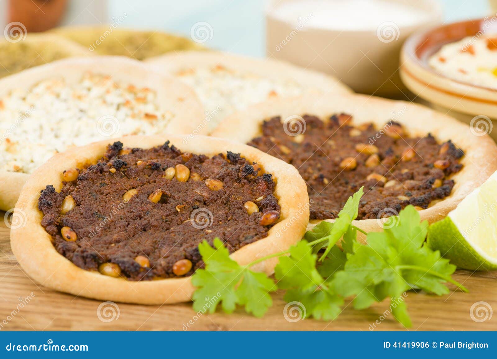 Pizza arabe photo stock. Image du libanais, arabe, repas - 41419906