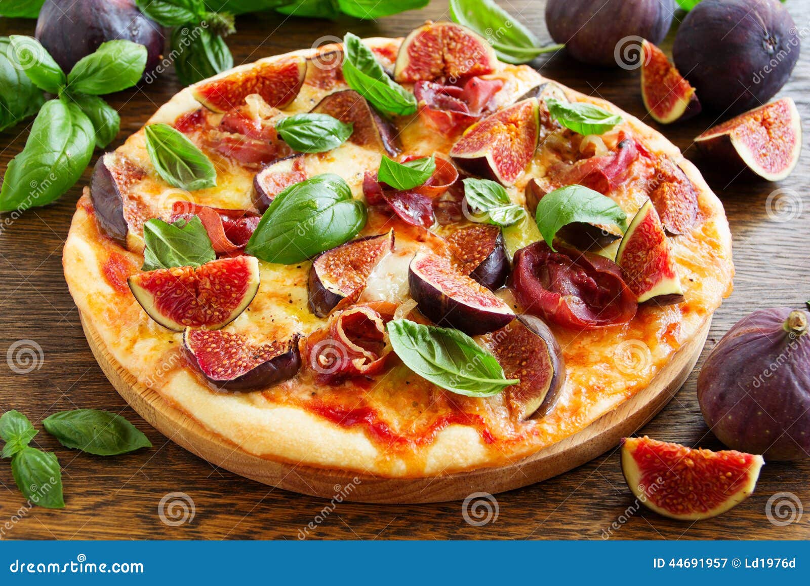 Pizza com figos, imagem de stock. Imagem de figo, baga - 44691957