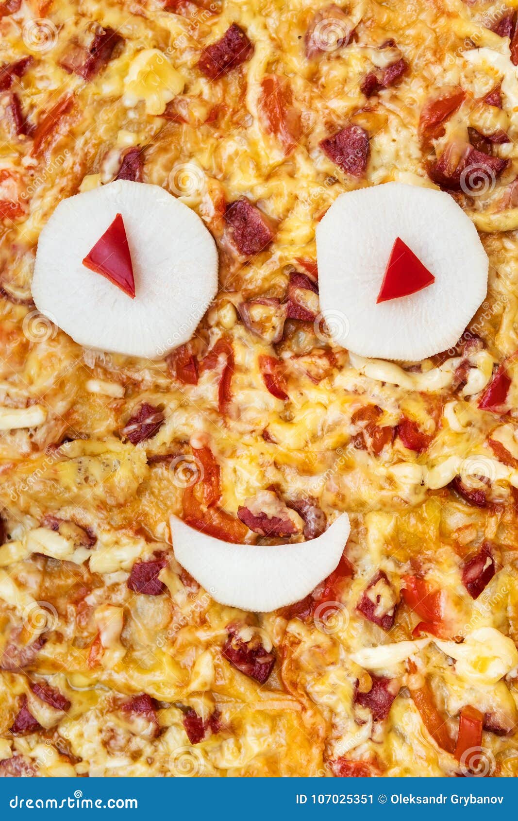 Pizza Con Los Ojos Y Sonrisa Imagen de archivo - Imagen de carne ...