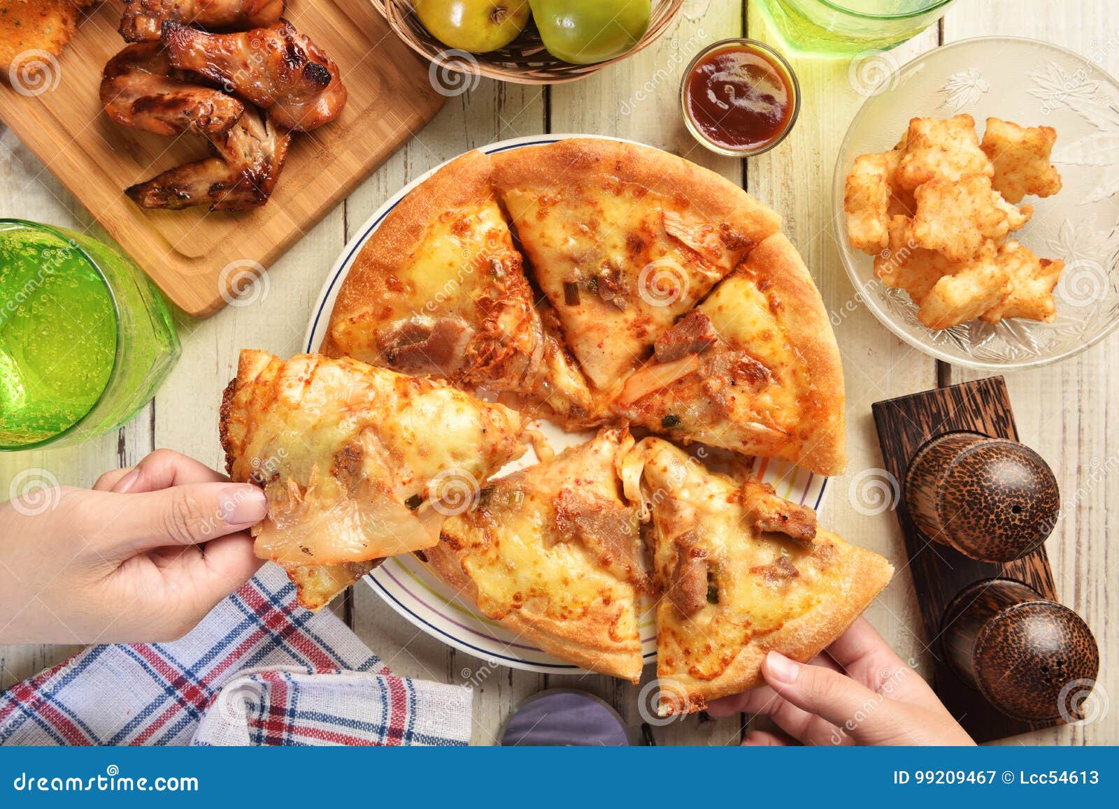 Pizza Coreana Del Cerdo Del Kimchi Imagen de archivo - Imagen de cerdo ...