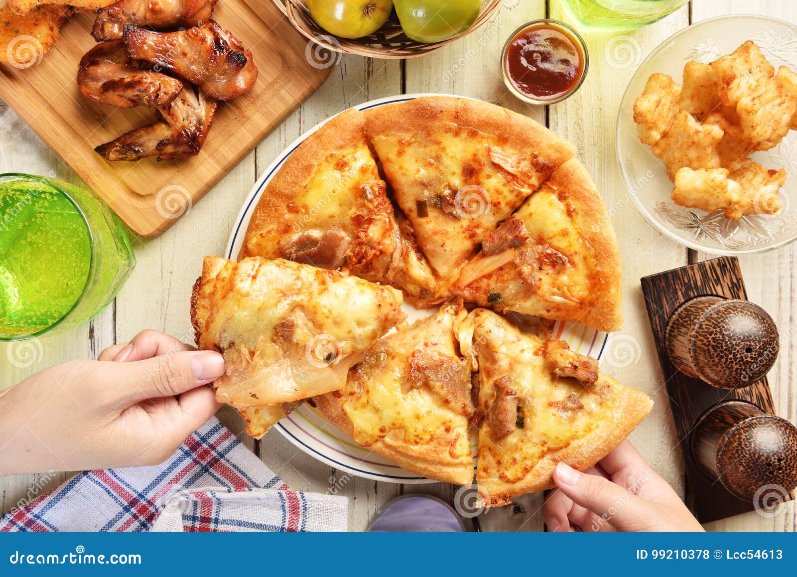 Pizza Coreana Del Cerdo Del Kimchi Foto de archivo - Imagen de pizza ...