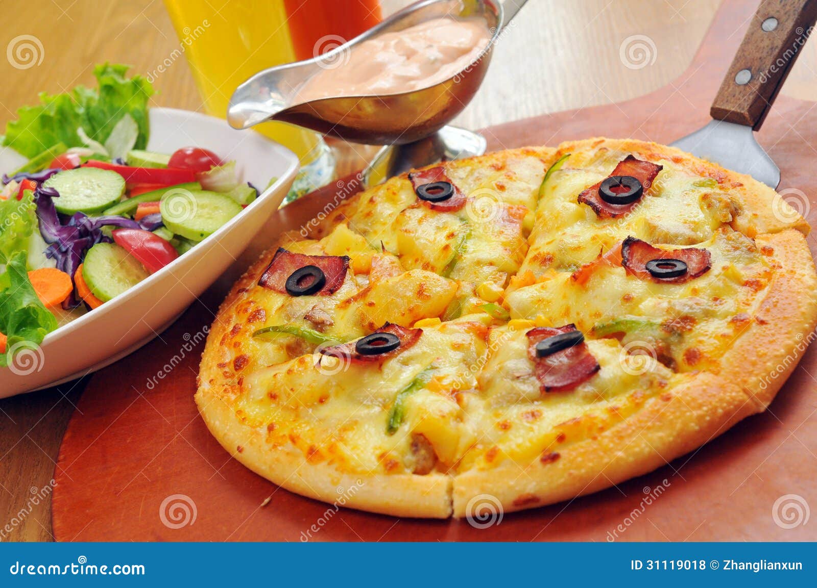 Pizza stock photo. Image of fruit, juice, tomato, pasta - 31119018