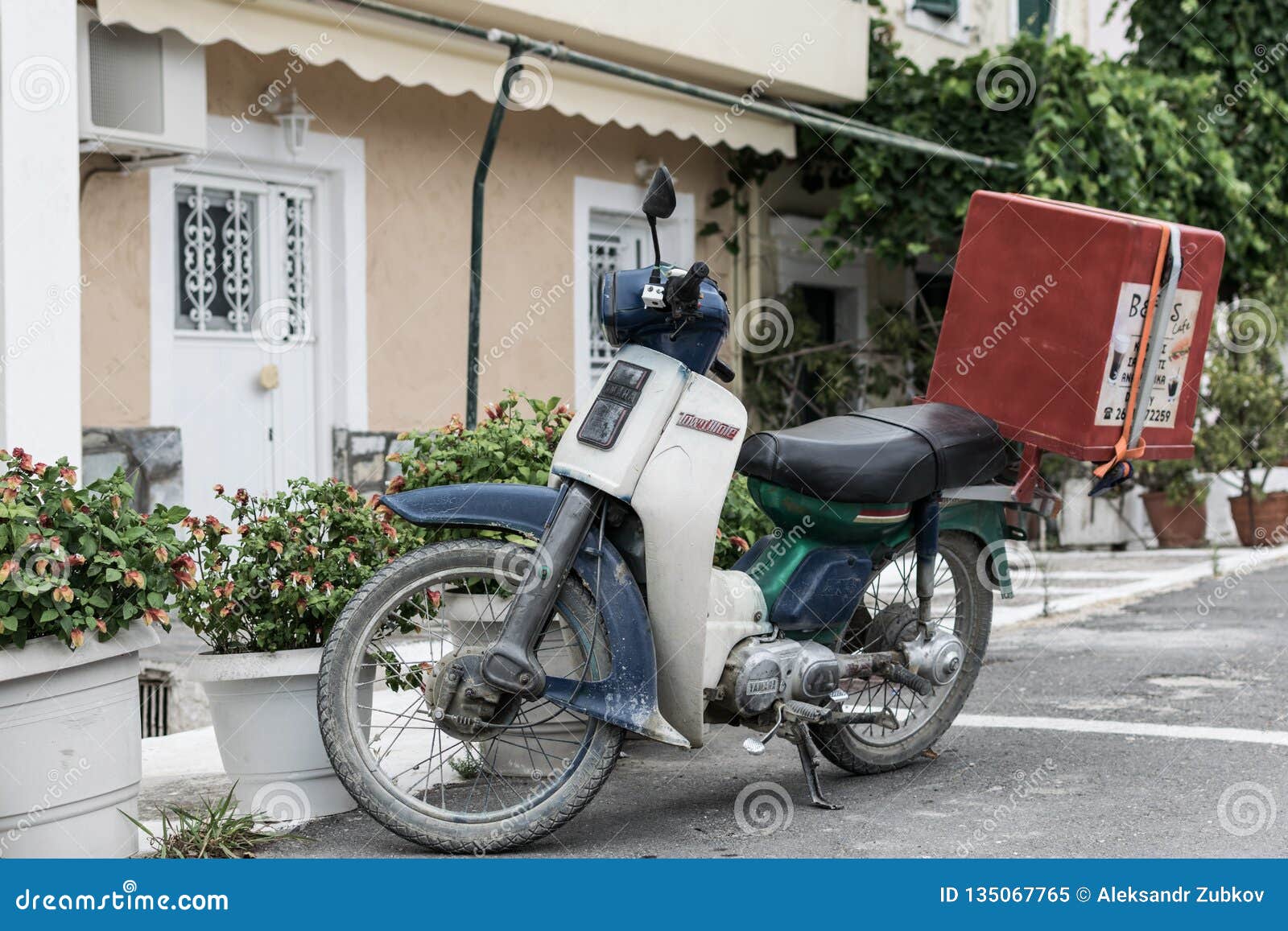 Moped Pizza Delivery Stock Images - Download 70 Royalty Free Photos