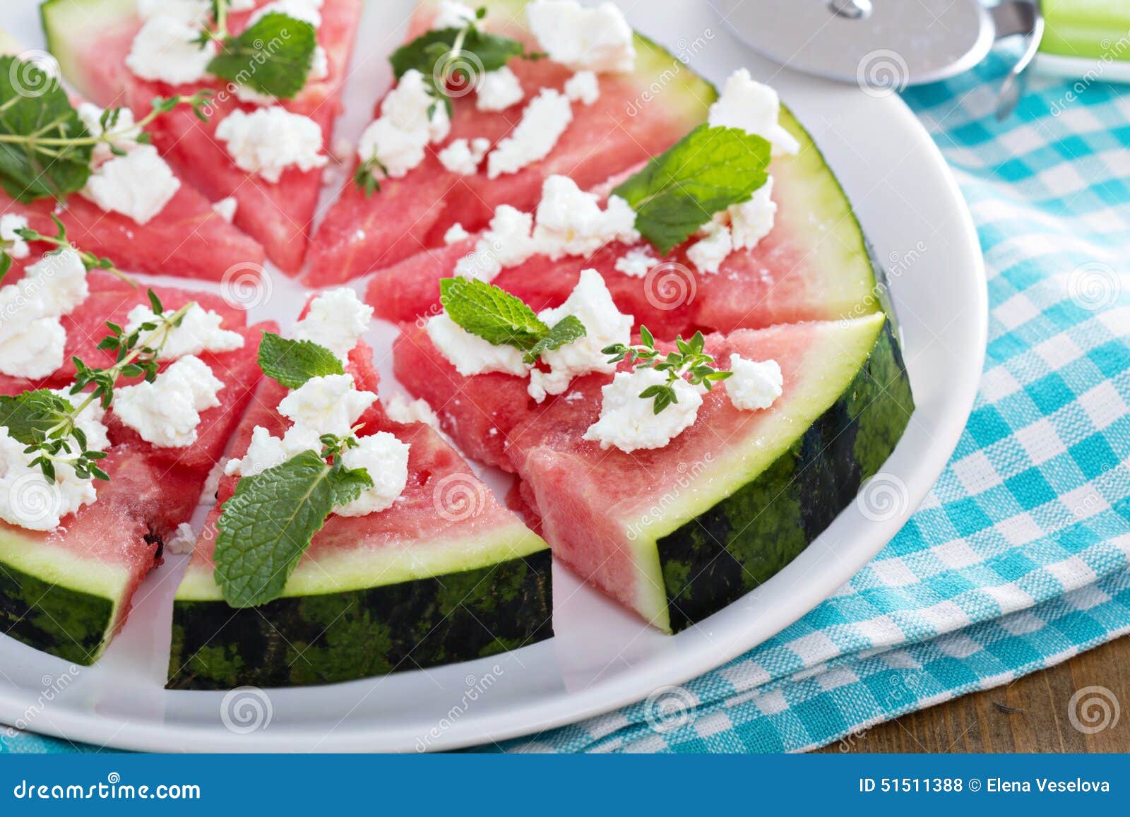Pizza Dell'anguria Con Feta E Le Erbe Fotografia Stock - Immagine di ...