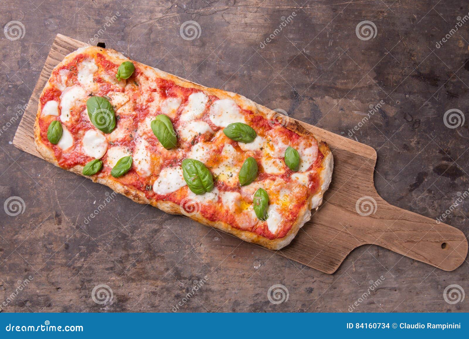 Pizza di romana di Pala fotografia stock. Immagine di italiano - 84160734
