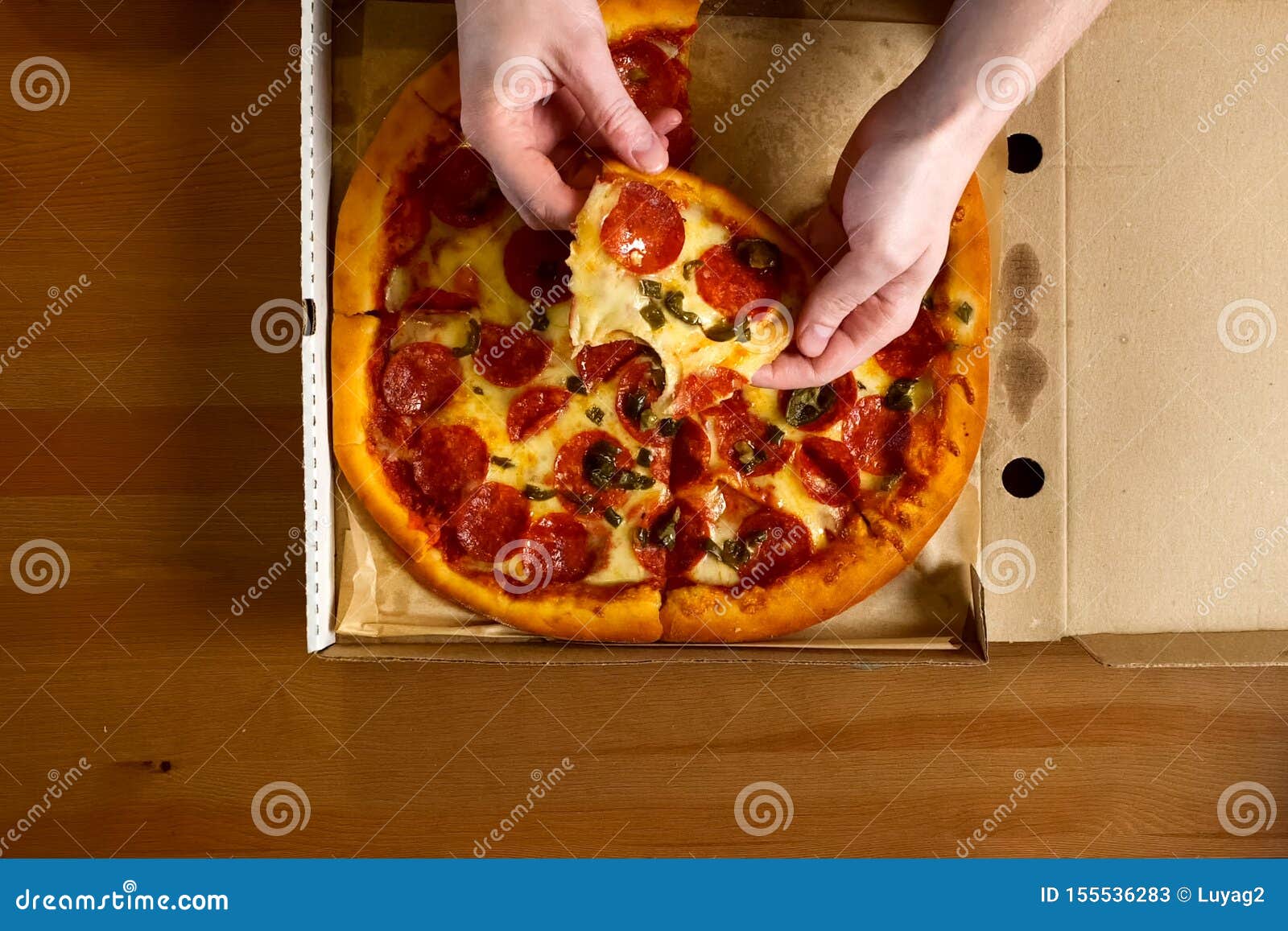 Pizza Entregada En Caja, Pizza Deliciosa Imagen de archivo - Imagen de ...