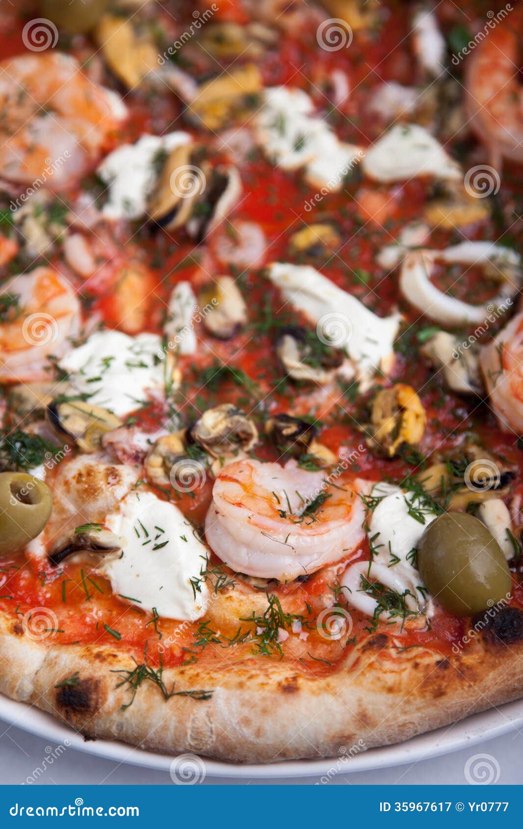 Pizza fresca sabrosa imagen de archivo. Imagen de queso - 35967617