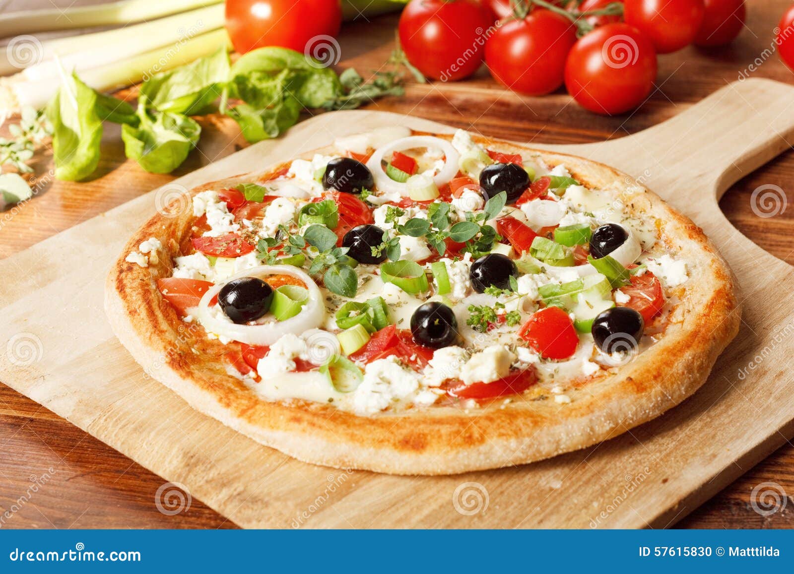 Pizza greca di stile fotografia stock. Immagine di ristorante - 57615830