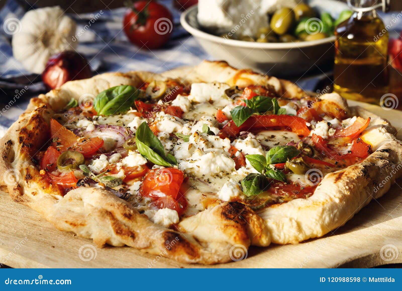 Pizza Grecque Chaleureuse De Style Photo stock - Image du croquant ...