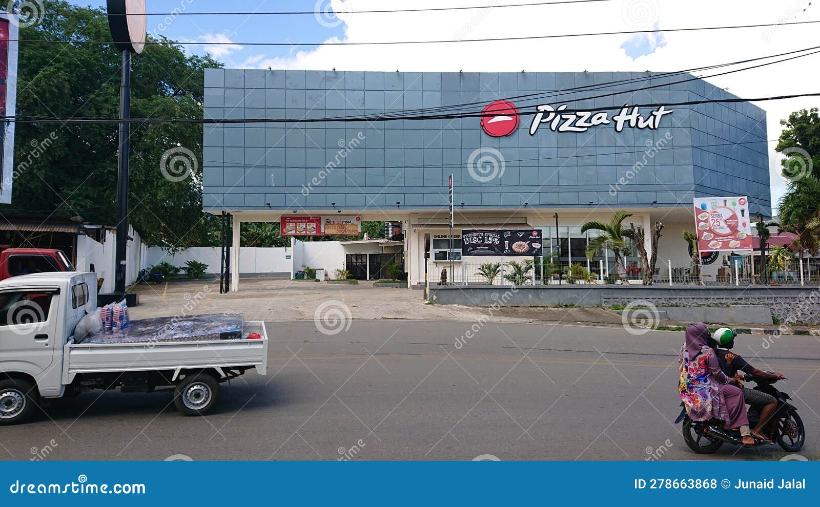 Pizza Hut Outlet in Indonesia Stock Photo - Image of indonesia, pizza ...