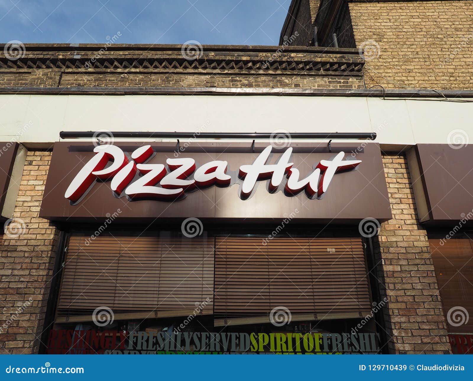 Pizza Hut Storefront in Cambridge Editorial Stock Image - Image of ...