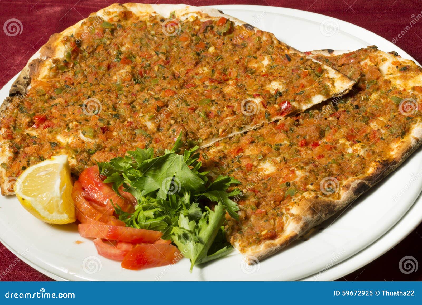 Pizza turca - Lahmacun imagen de archivo. Imagen de comida - 59672925