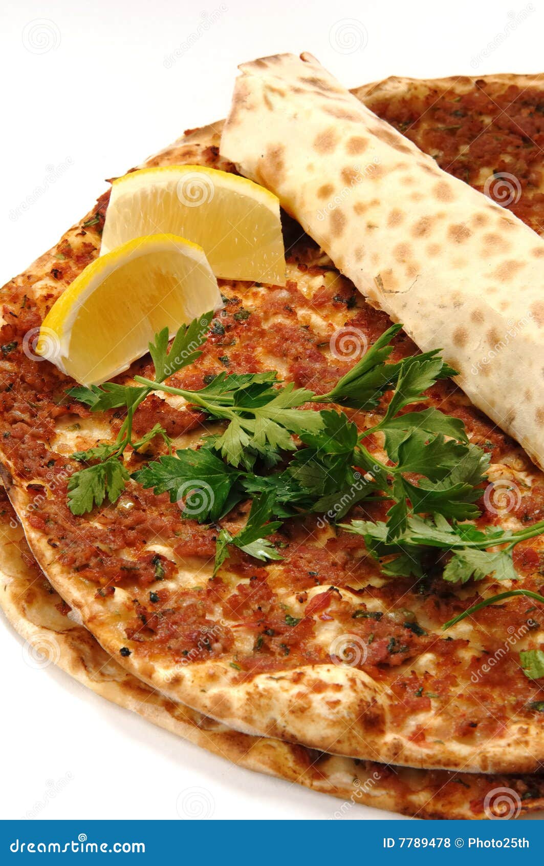 Pizza turque photo stock. Image du viande, oignon, nourriture - 7789478