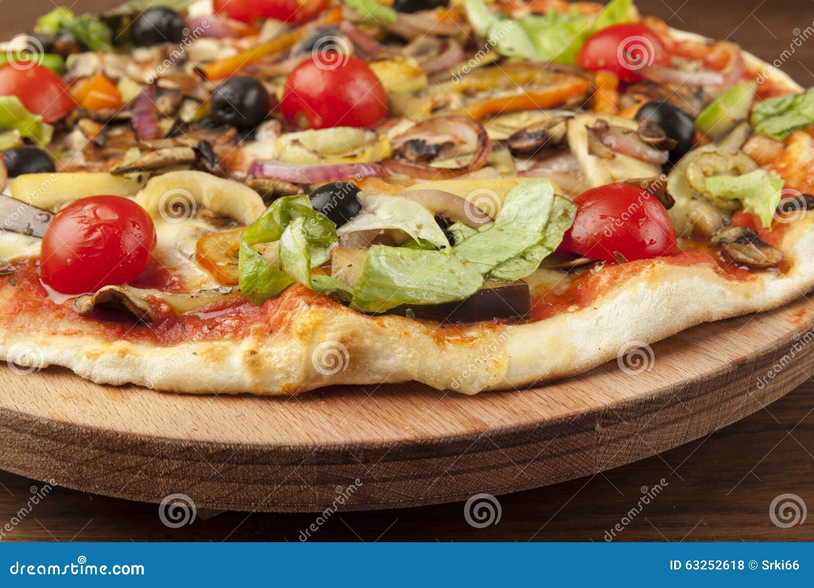 Pizza Vegetariana Con Le Verdure Fotografia Stock - Immagine di pasto ...