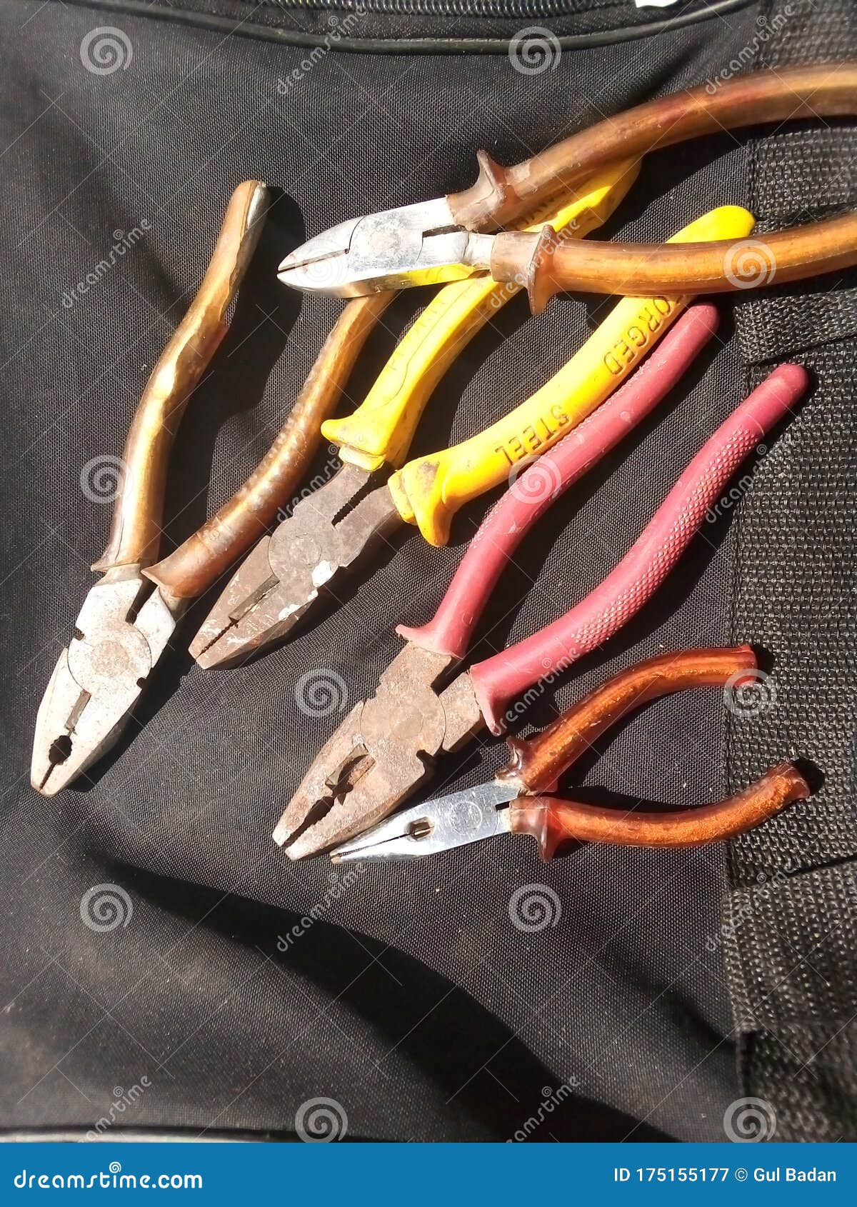Plaas ranch tools for wire stock image. Image of tools - 175155177