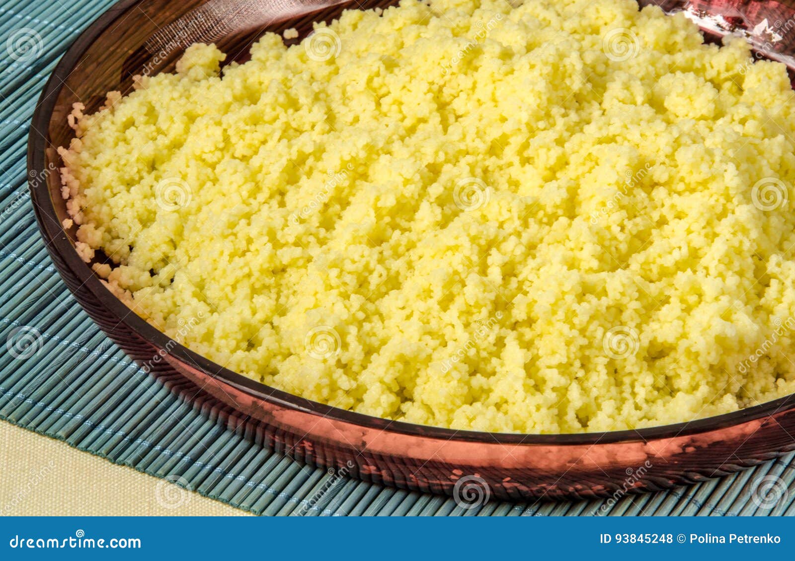 Plaat Met Gekookte Kouskous Stock Foto - Image of arabisch, schotel ...